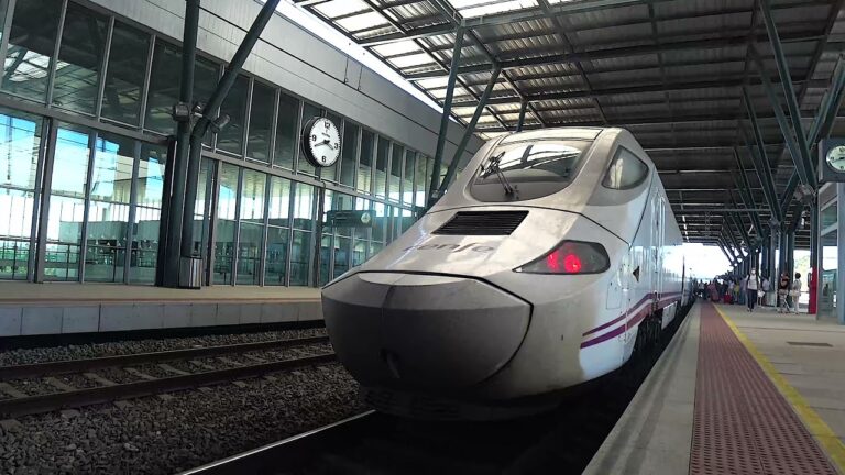 Descubre la estación de tren rosa de Lima en Burgos: un encantador ...